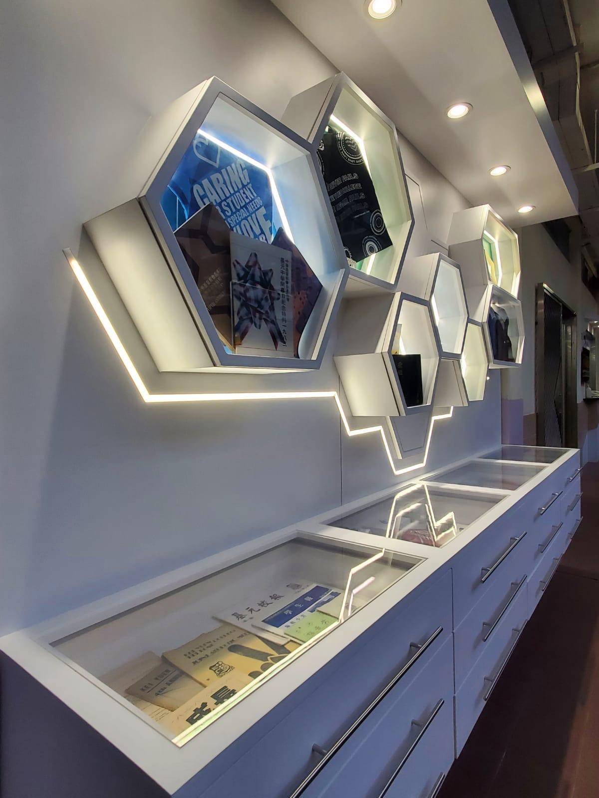 中華基督教會基元中學 地下校史長廊及展示櫃 - Education - Project - DEEM Office Interior ...