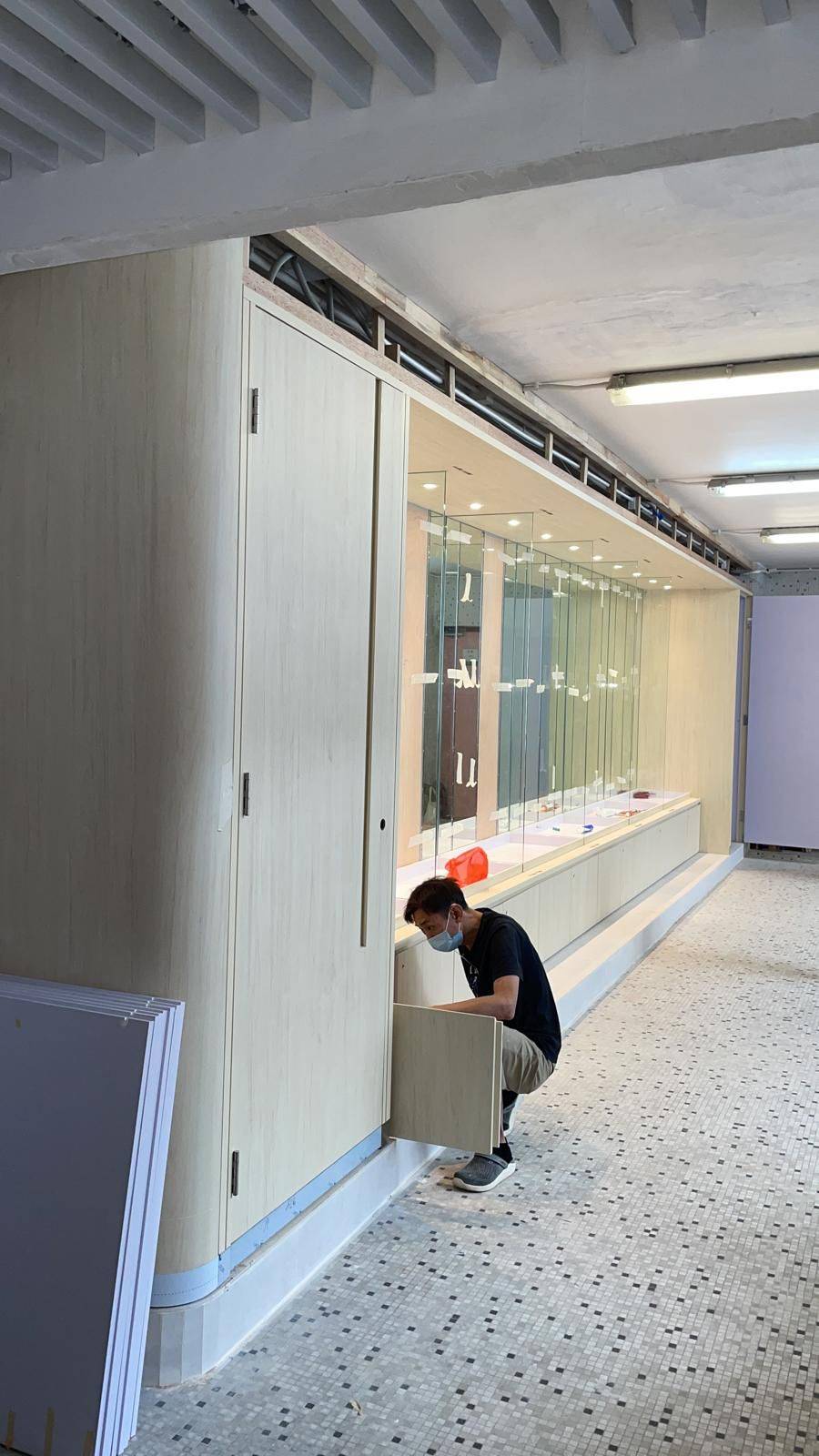 訂造入牆獎項陳列櫃項目 - Education - Project - DEEM Office Interior Design ...