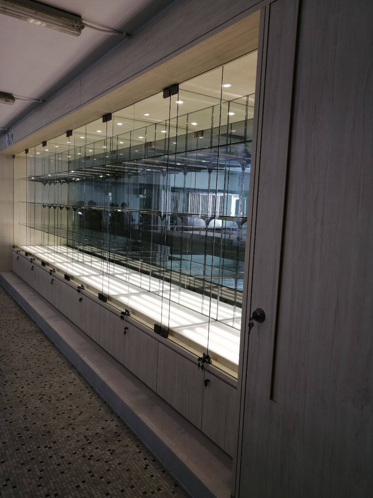 訂造入牆獎項陳列櫃項目 - Education - Project - DEEM Office Interior Design ...