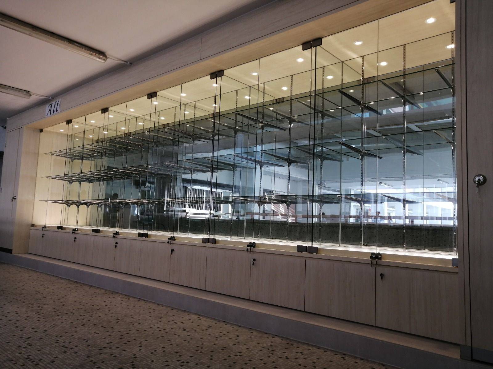 訂造入牆獎項陳列櫃項目 - Education - Project - DEEM Office Interior Design ...