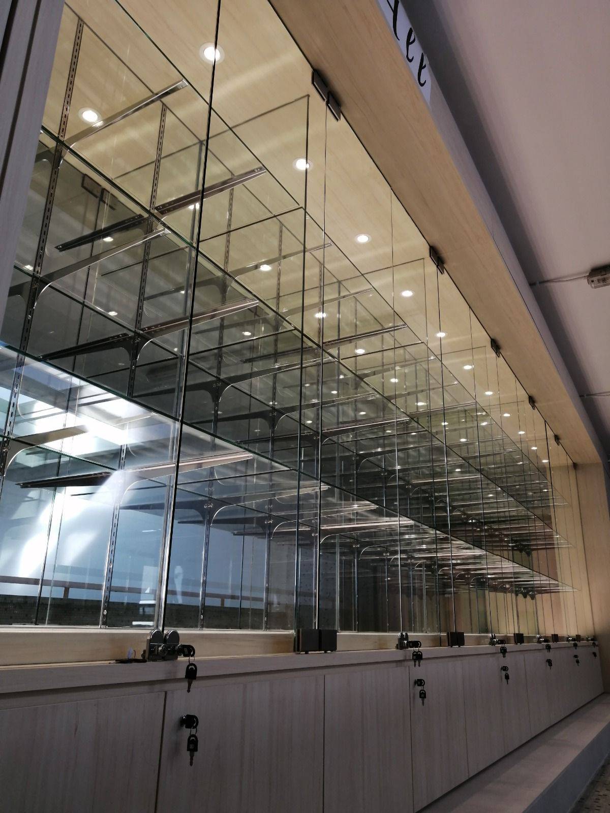 訂造入牆獎項陳列櫃項目 - Education - Project - DEEM Office Interior Design ...